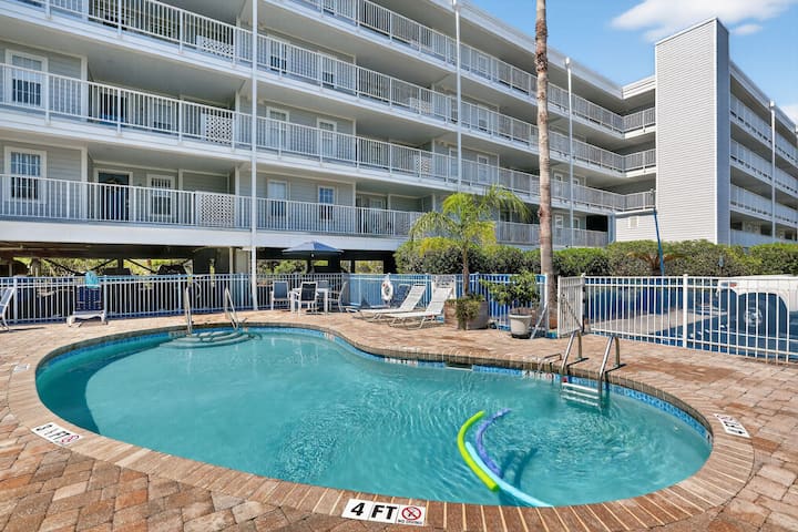 Folly Waterfront Condo - Pool, Screened Porch - Folly Beach, SC