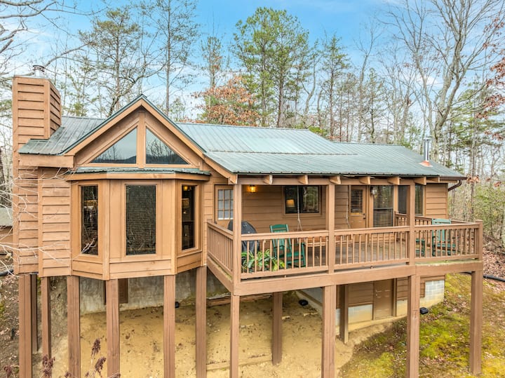 Vista Cabin Getaway – Perfect Views + Dog Friendly - Blue Ridge, GA