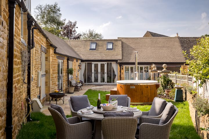 Luxury Cotswold Barn W Hot Tub | Nr Bourton - Stow-on-the-Wold