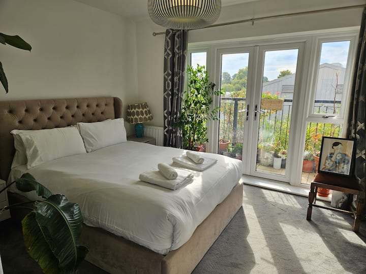 Stylish 1bd Flat With Parking, Hackbridge - Croydon, UK