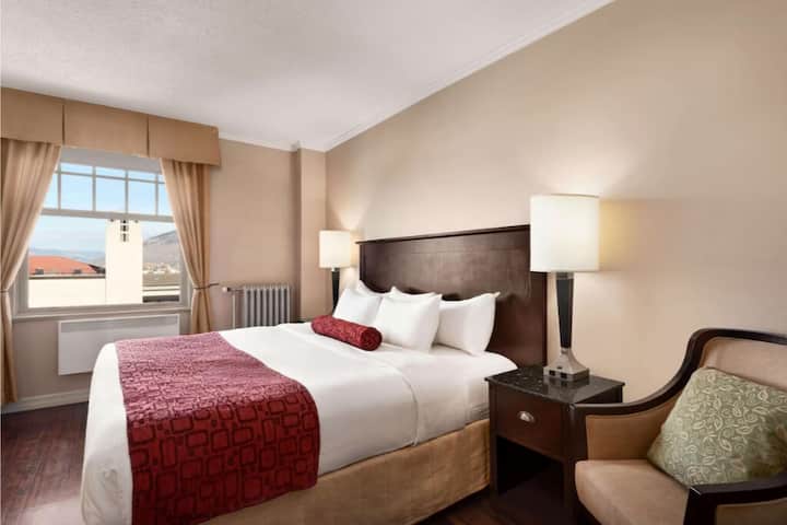 Plaza Hotel L 1 Queen Bed L Near Riverside Park - Kamloops