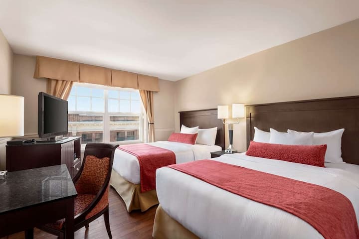Plaza Hotel L 2 Double Beds L Heart Of Kamloops - Kamloops
