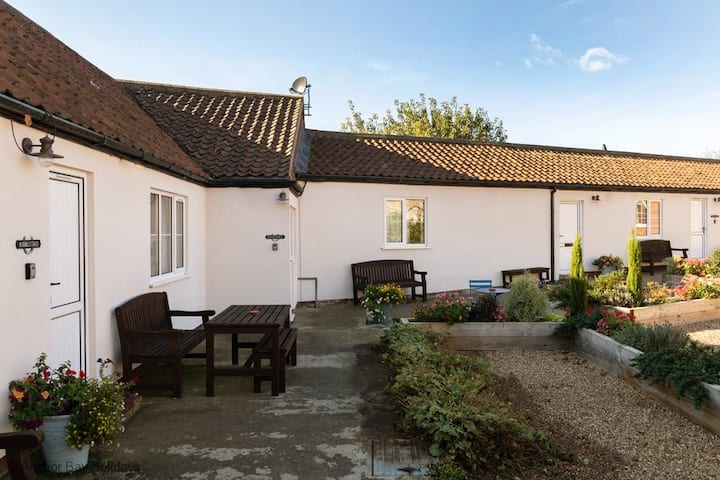 Kibbletree - Grange Farm - Mediterranean Courtyard - Flamborough