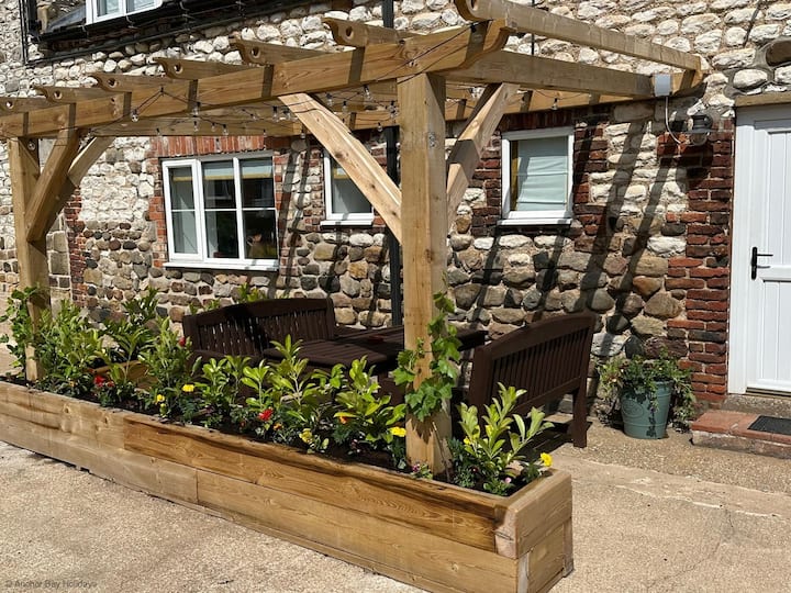 Low Barn - Grange Farm - Mediterranean Courtyard - Flamborough
