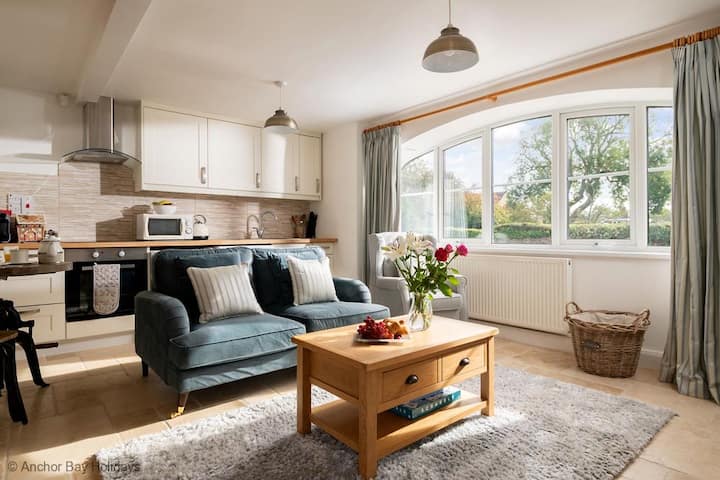 May Cottage - Grange Farm- Mediterranean Courtyard - Flamborough