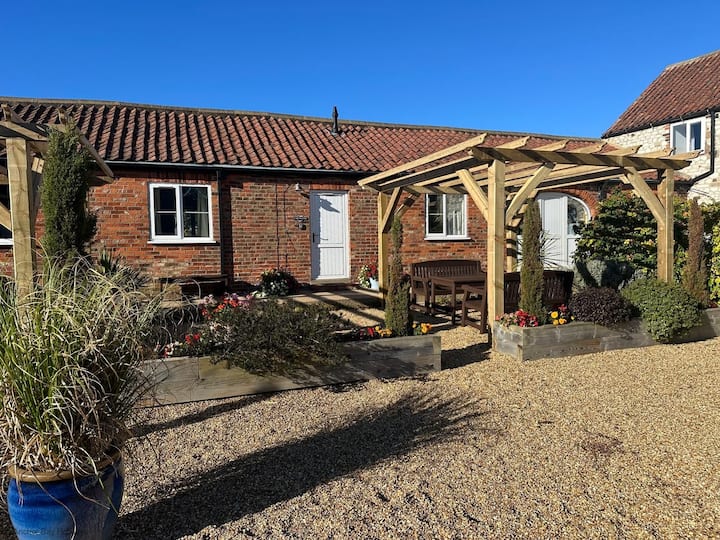 Martinmas - Grange Farm - Mediterranean Courtyard - Flamborough