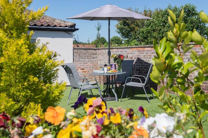 Martingale - Grange Farm - Mediterranean Courtyard - Flamborough