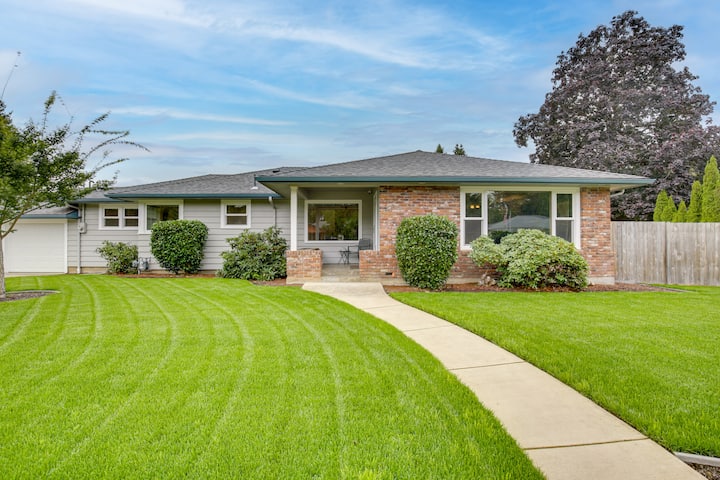 Willamette Valley Family Home W/ Fenced Yard - Albany, OR