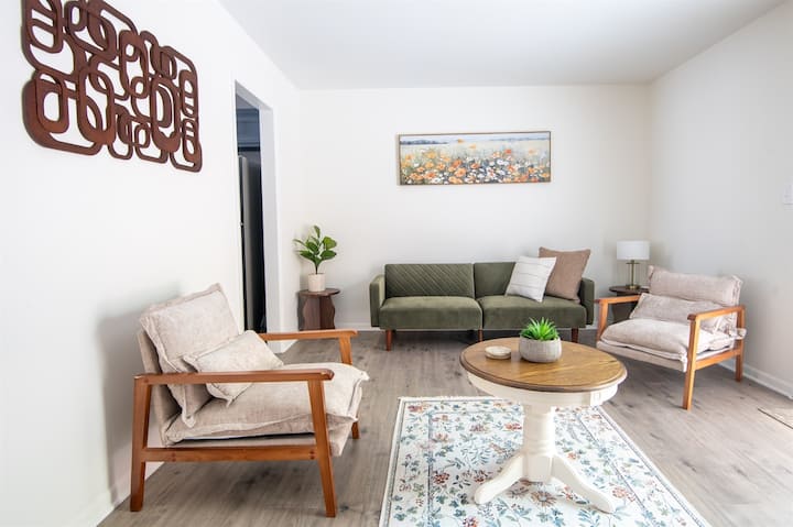Maple & Marigold – Modern Comfort + Wifi - Birmingham, AL