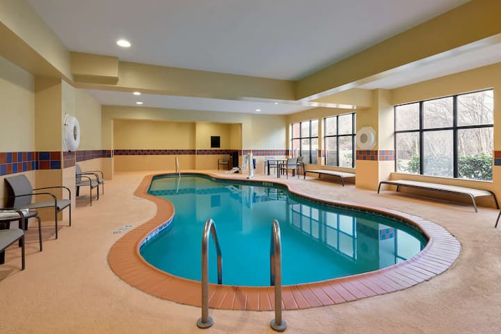 Stay By Bryant U | Pool, Gym + Free Parking - Rhode Island