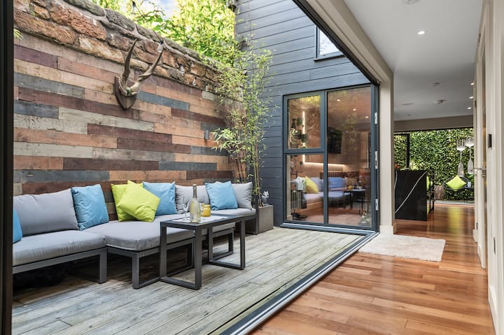 The Skinny House - Sleek Modern Home | 2br/2bth - Stirling