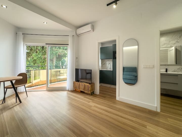 Skol 129 - Bright Renovated Beachfront Studio - Marbella