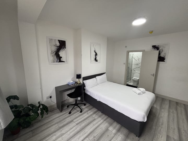 Double-sdb Privée - Croydon, UK