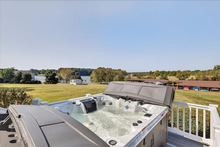Lake Anna Waterfront Retreat Sandy Beach & Hot Tub - Lake Anna, VA