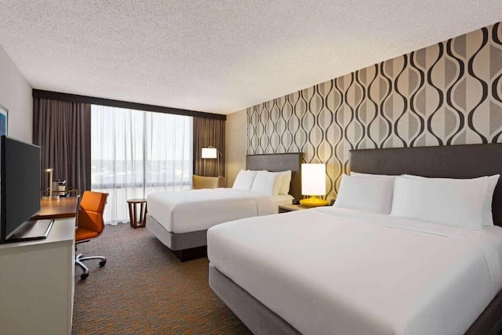Wyndham Fort Smith | Queen Room | City Stay - Fort Smith, AR