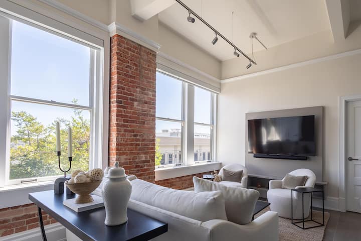 Palafox Oasis At The Brent Lofts - Pensacola, FL