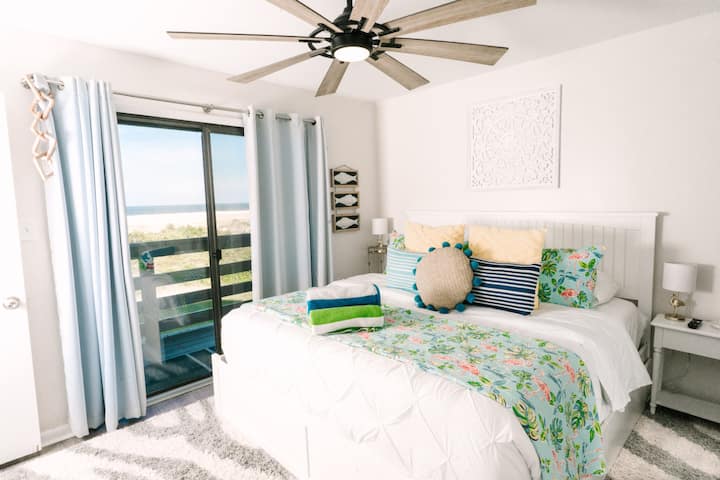 Beachfront Views And Resort Pools - Tybee Island, GA