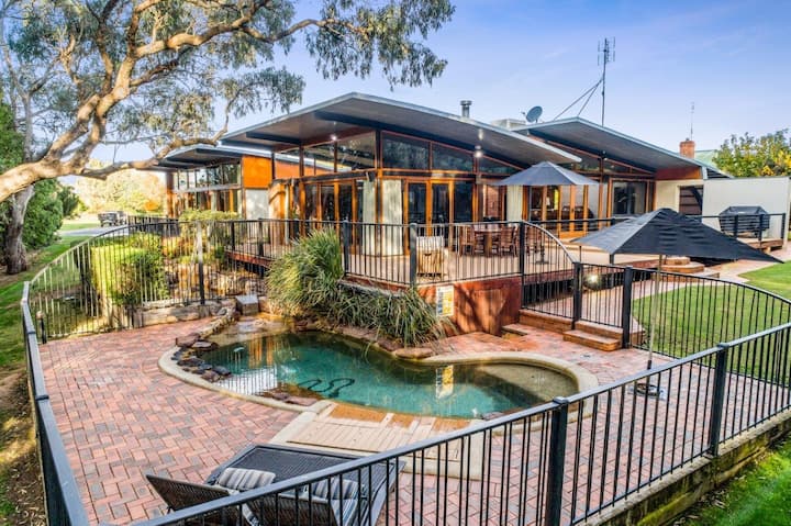 Elements - Echuca
