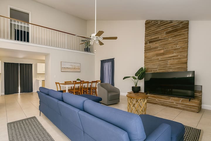 Modern 3br Retreat W/ Pool, Patio & Game Room - Delray Beach, FL