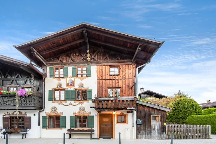 Stube & Stories - Heritage Riverside Home - Garmisch-Partenkirchen