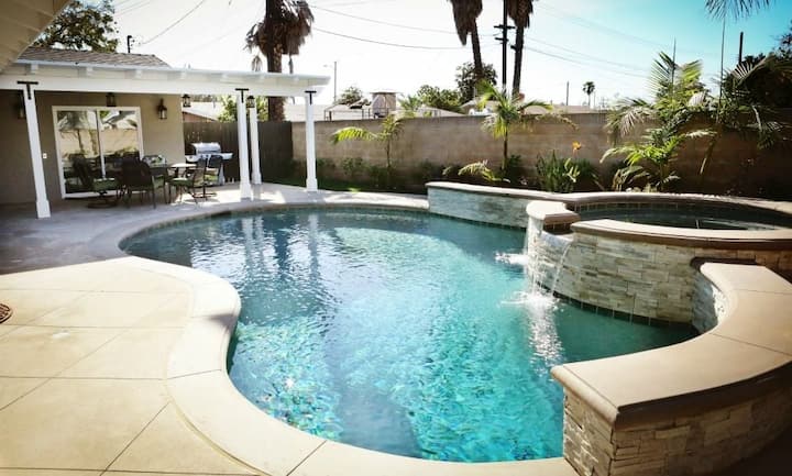 Fantastic Pool/jac Home: 4 Ensuites, Walk 2 Disney - Santa Ana, CA