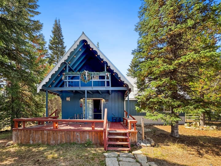 Charming 3-bedroom Cabin Near Lake Cascade - Tamarack Ski Resort, ID