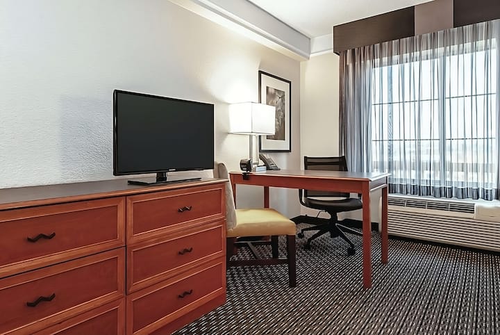 2x 2 Dbl Beds At La Quinta Inn-ontario Airport - Ontario, CA