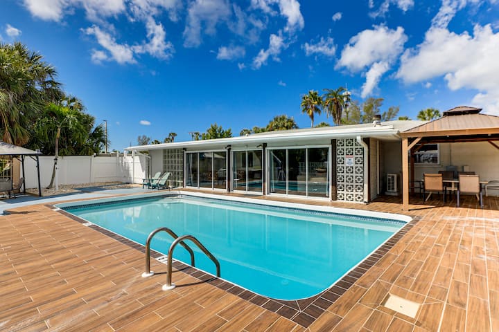 Furnished Sunroom W/ Tv! Canal-front Bradenton Gem - Bradenton Beach