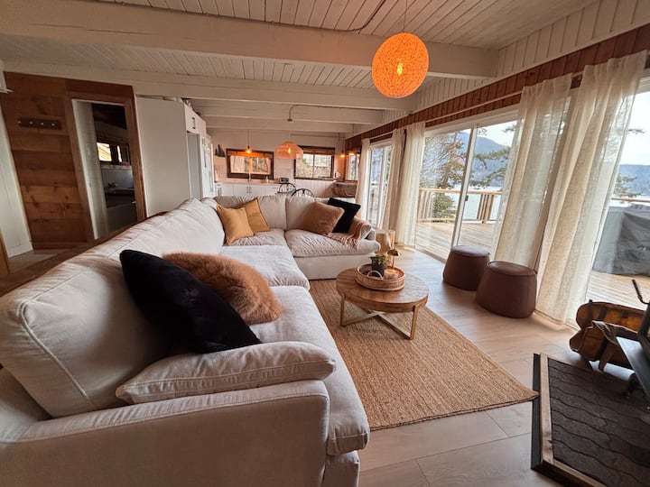 Miller Oceanfront Retreat | Salt + Arbutus Cabins - Bowen Island
