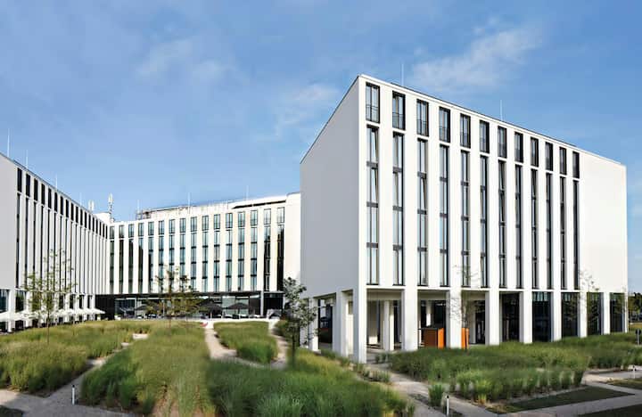 Comfort Room At Leonardo Royal Hotel Munich - Munich