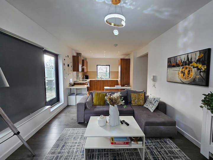 Luxury 2br + Terrace, Free Parking, 25min Tube - Edgware