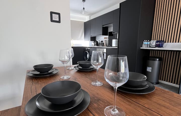 2 Bed House In City Centre - Offers For Long Stays - Nottingham