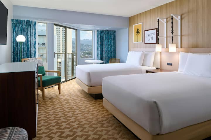 Waikiki Escape: Modern Amenities, Outdoor Pool - O‘ahu, HI