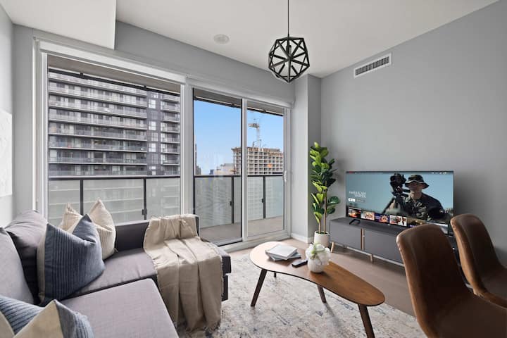 Chic 1-bedroom Downtown Toronto Getaway - Toronto, ON