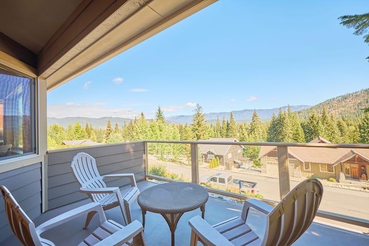 Hot Tub - Views- Golf -Xc Skiing Trails - Lake Wenatchee, WA