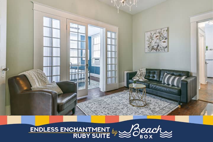 3 Room 2nd-floor Suite Near Beach, Pier, Strand - Galveston, TX
