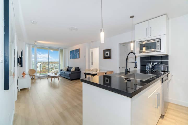 Prime 2br Condo Next To Rogers Arena - Vancouver