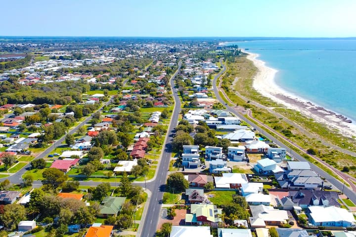 Marine Holiday Home - Geographe - Peppermint Grove Beach
