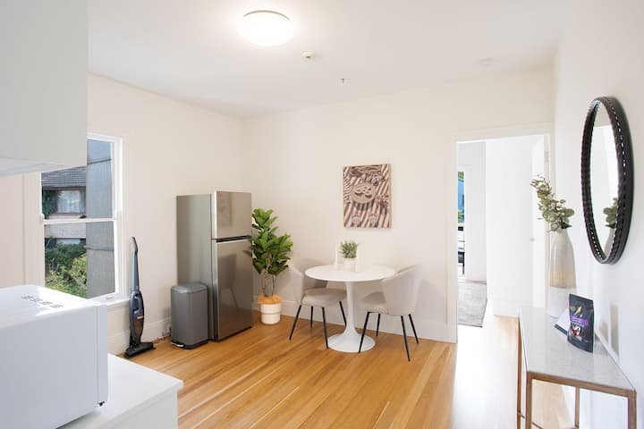 The Crown, Four Surry Hills Isyd - Moore Park