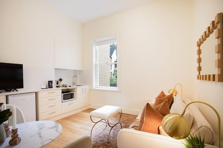 The Crown, Two Surry Hills Isyd - Lane Cove