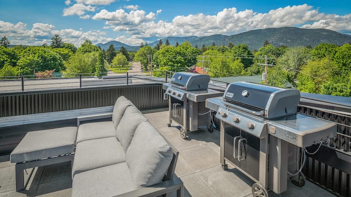 Stylish Pet Friendly Condo W/ Hot Tub In Downtown - Sandpoint, ID