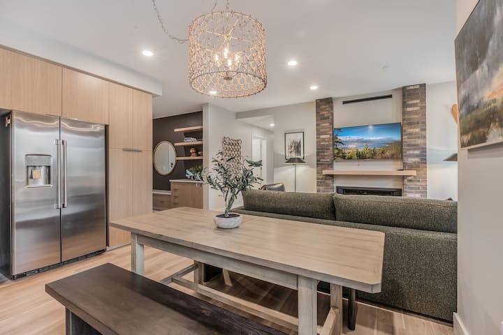 Stylish Pet Friendly Condo W/ Hot Tub In Downtown - Sandpoint, ID