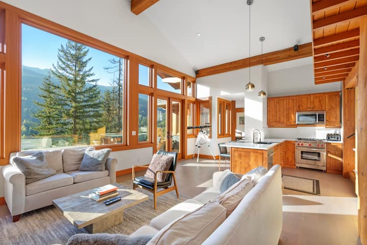 Whistler Chalet W/ Hot Tub & Forest Views - Whistler