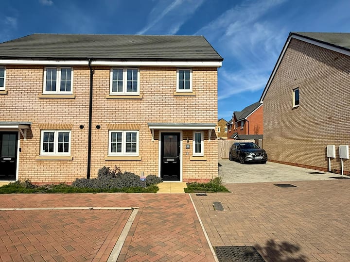 New Build ·Parking · Wifi · Contractors - Wellingborough