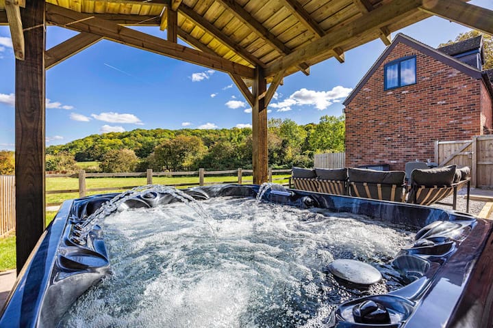 Gorgeous Barn With Hot Tub And Games Room - Leicestershire