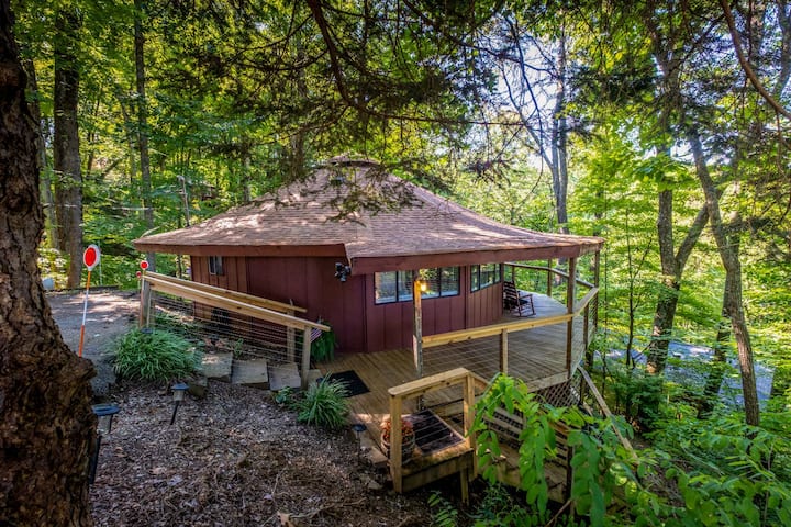 Hideaway Chalet - Serene Soaks In The Treetops - Gatlinburg, TN