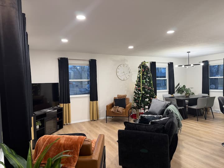 The Game Room - 4 Bed - 2k - Game Room, Fire Pit - Wichita, KS