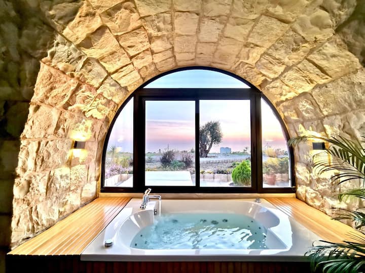 Casa De Thoum Sunrise 1 Br With Jacuzzi - Lebanon