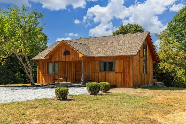 Cedar Hills Retreat: Fire Pit & Clawfoot Tub - Raccoon Lake, Centralia