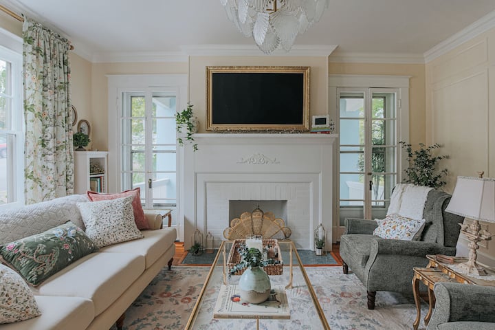 Ever After: Luxury, Romantic Unit + Walk Downtown - Staunton, VA